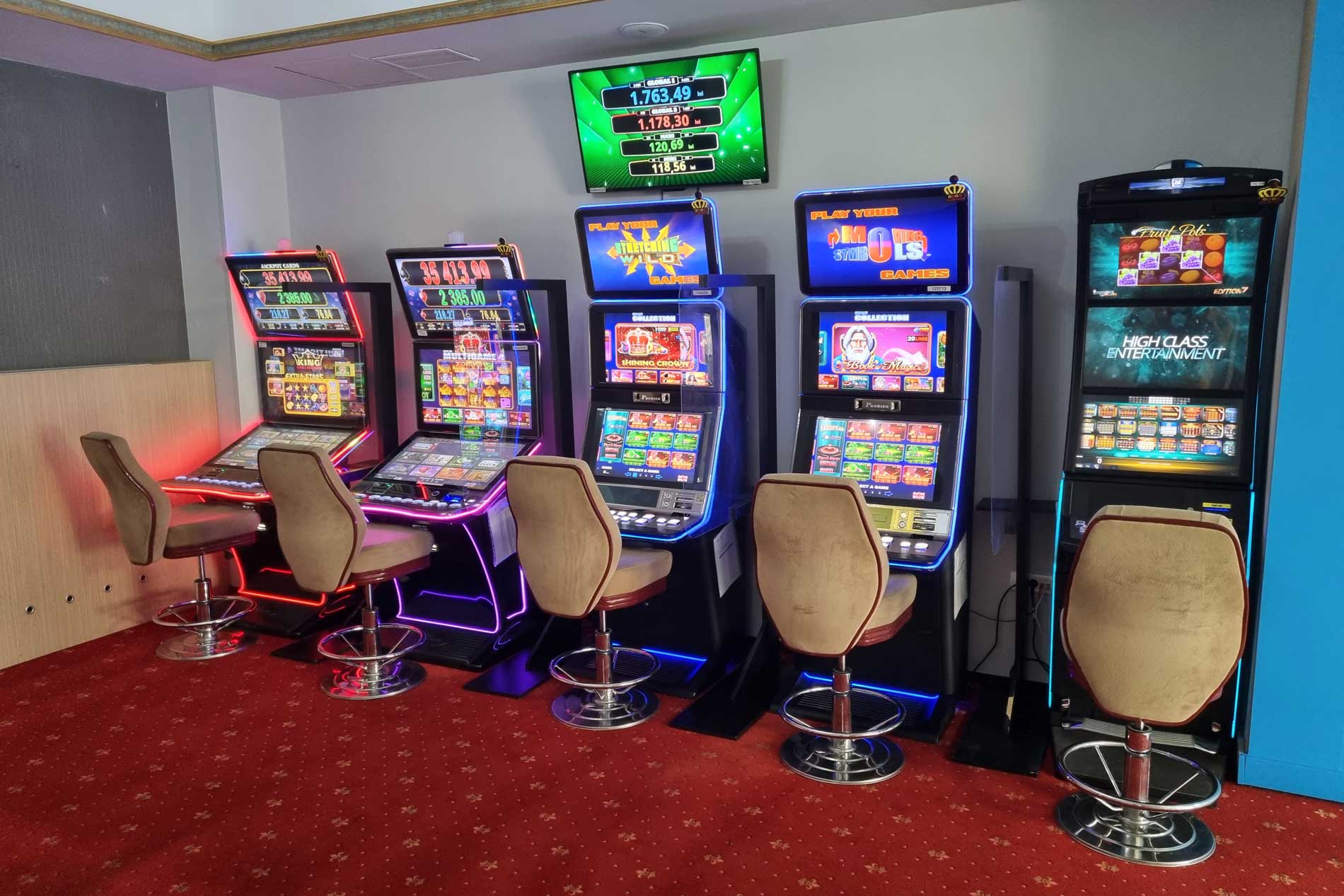 Un elev din Râmnicu Vâlcea a murit după ce şi-a dat foc în faţa ...